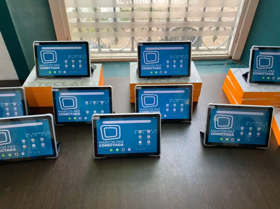 Otra entrega de tablets, programa "Marcos Paz Conectada" | Hora de ...